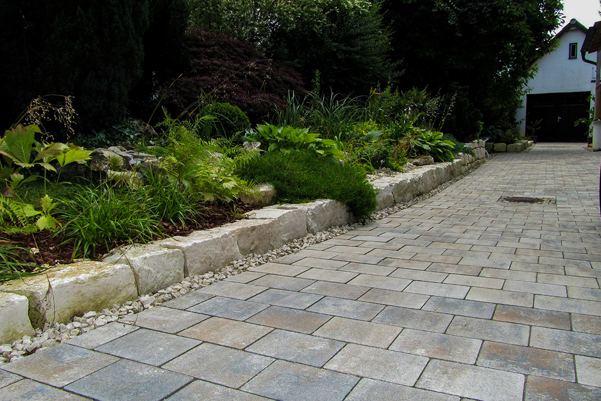Wege & Einfahrten - Pflasterbau Gartengestaltung